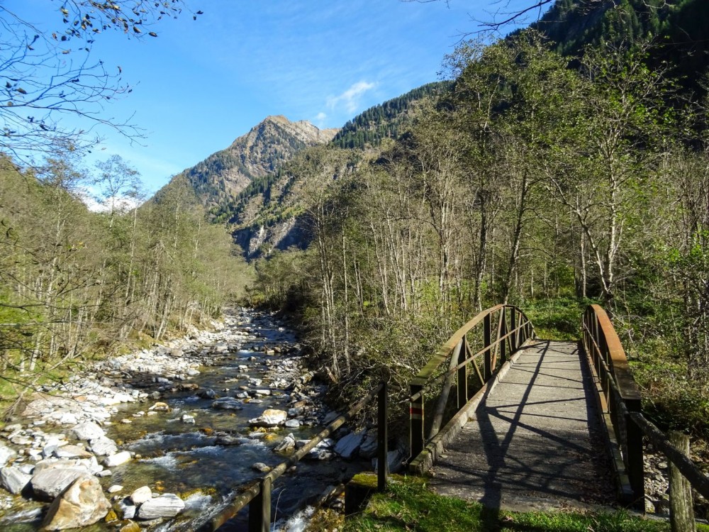 Le long de la Calancasca dans le Parco Val Calanca